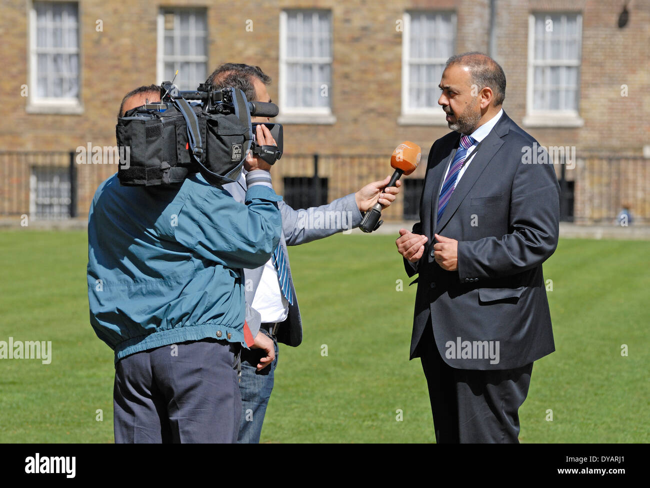 Non affiliated peer hi-res stock photography and images - Alamy