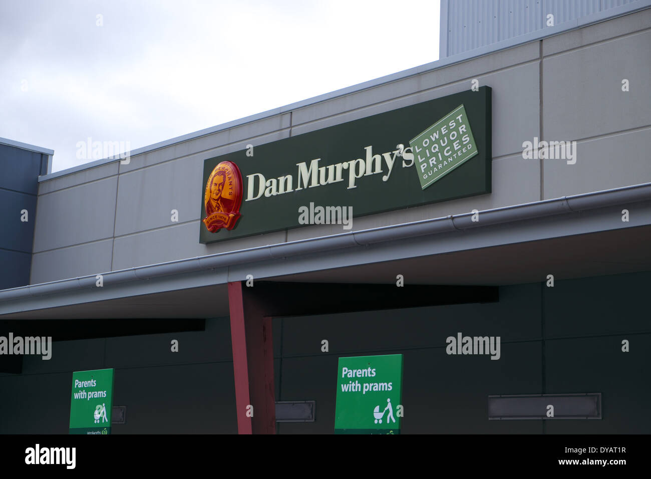 Alcohol license sign hi-res stock photography and images - Alamy