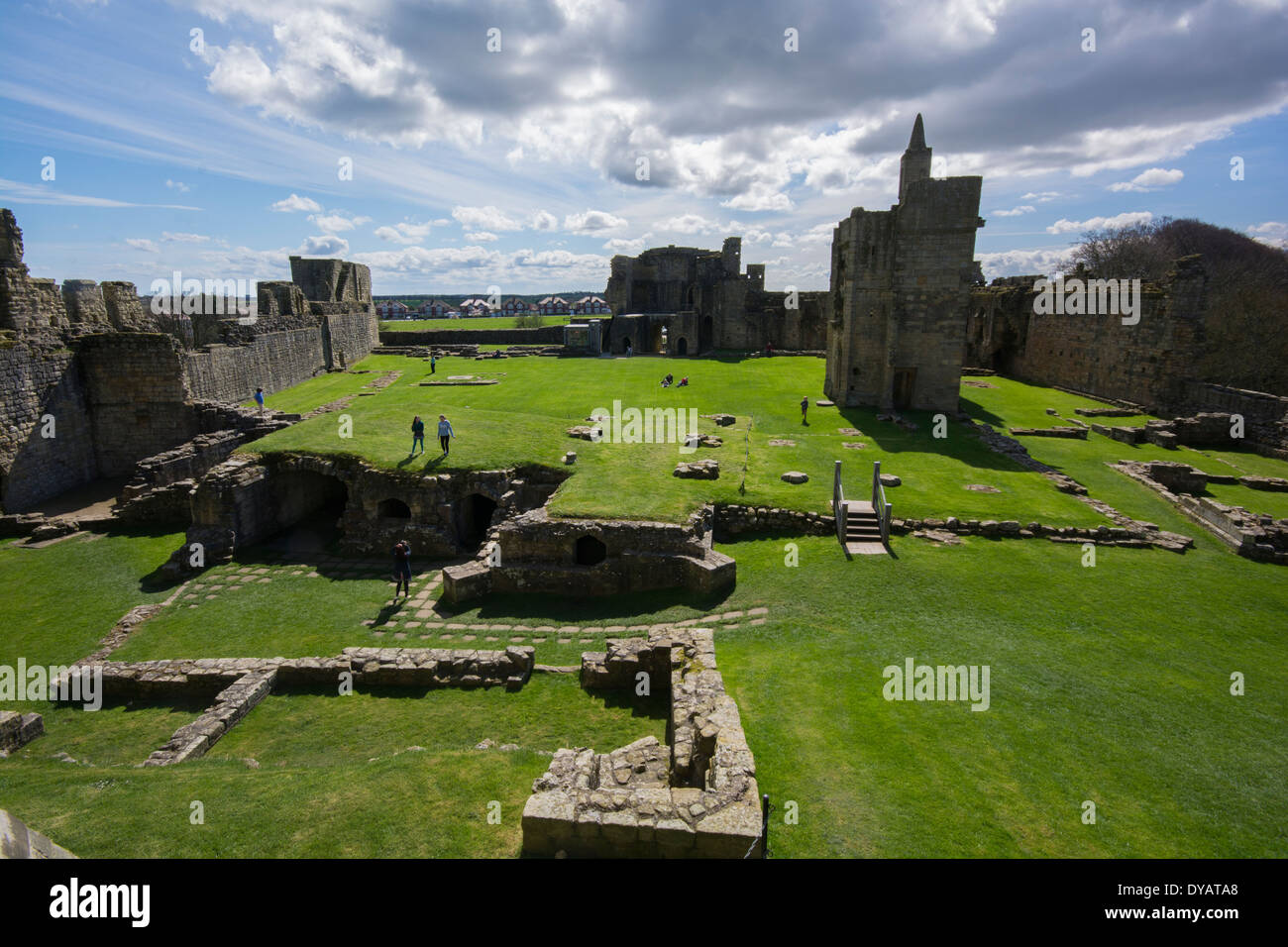 Castle courtyard hi-res stock photography and images - Alamy