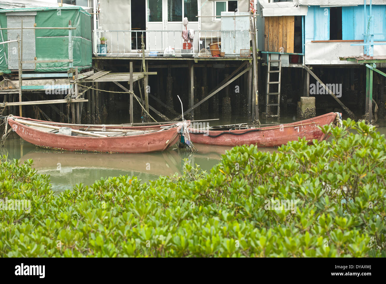 Shack on stilts hi-res stock photography and images - Alamy