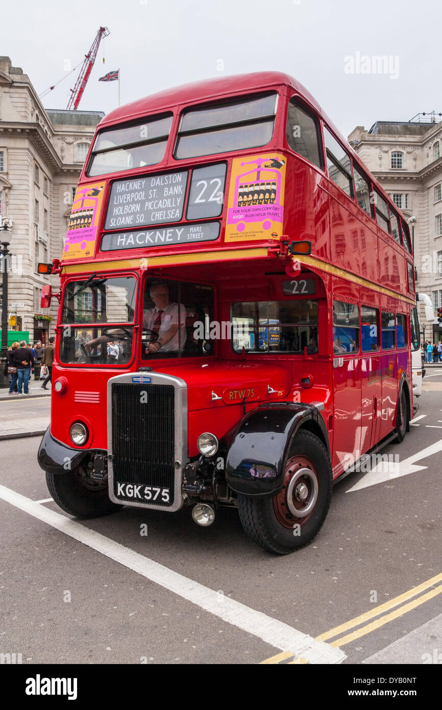 London rt bus hi-res stock photography and images - Alamy