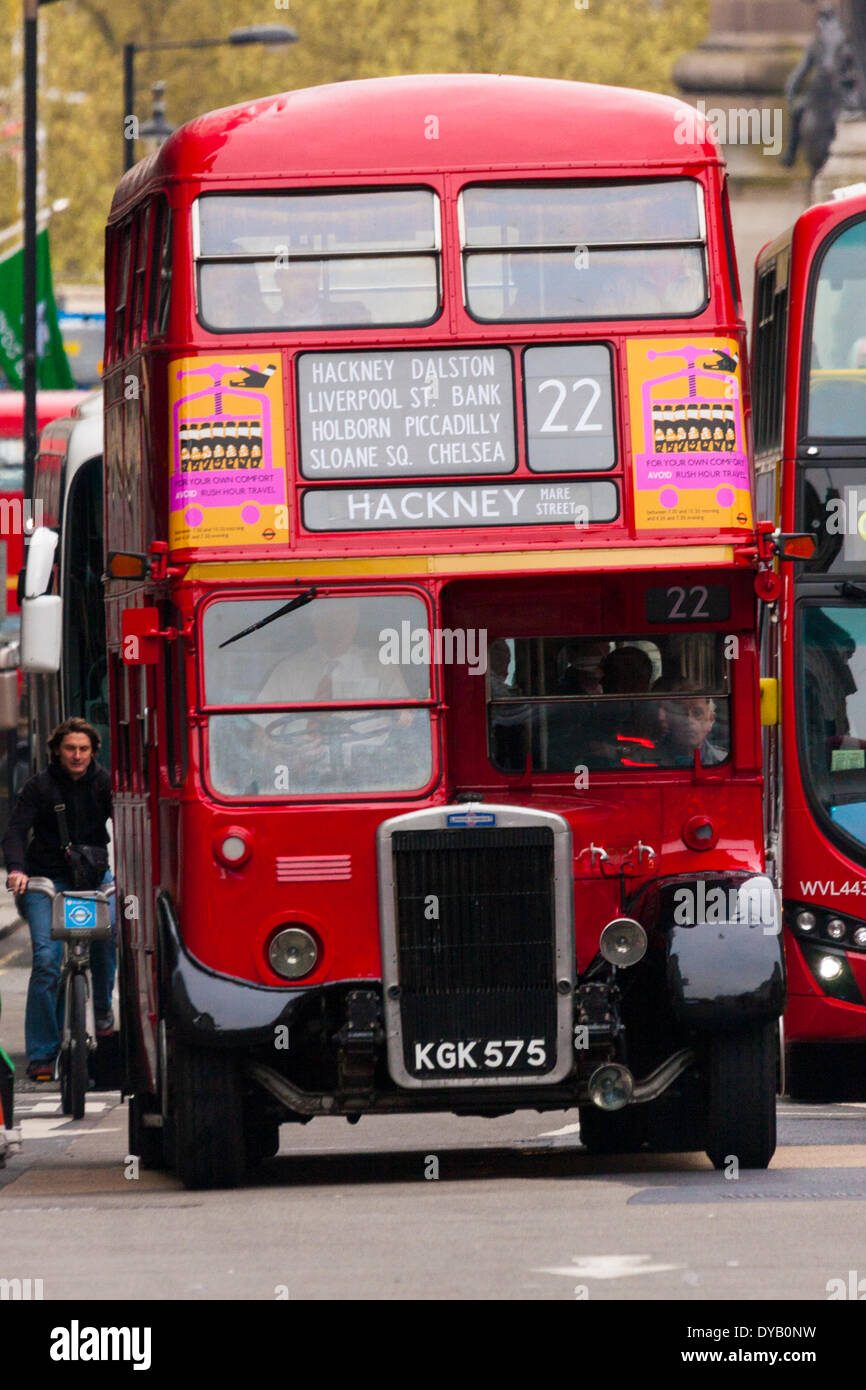 London rt bus hi-res stock photography and images - Alamy