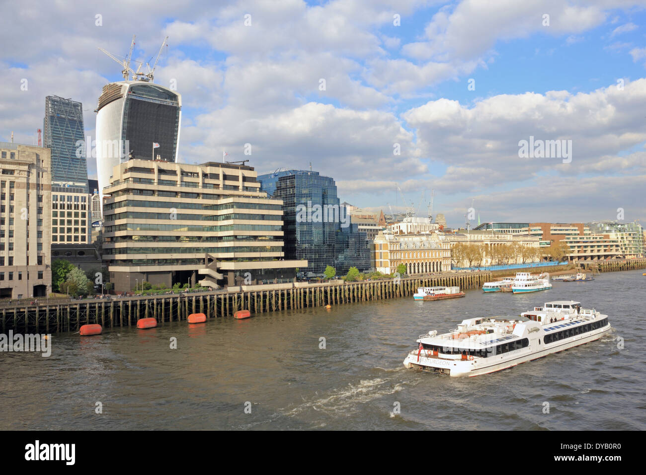 London bridge ferry hi-res stock photography and images - Alamy