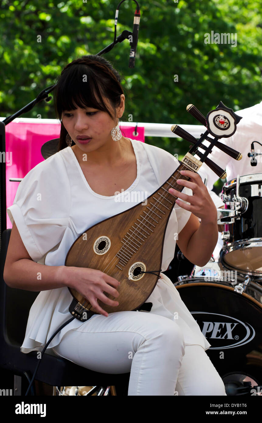 Chinese girl playing instrument hi-res stock photography and images - Alamy
