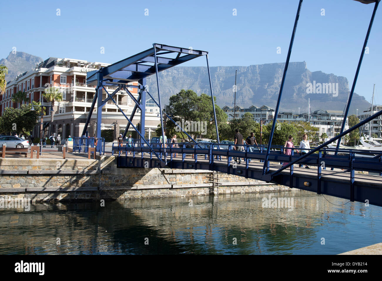 Lifting pedestrian bridge Cape Town Waterfront and Table Mountain South ...