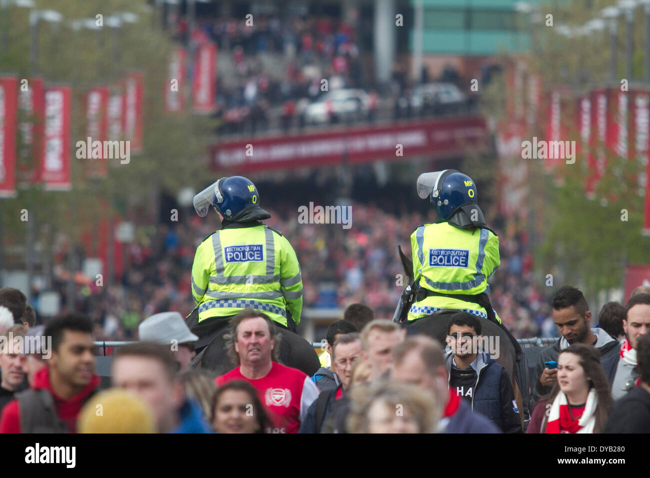 2014 mounted police hi-res stock photography and images - Alamy