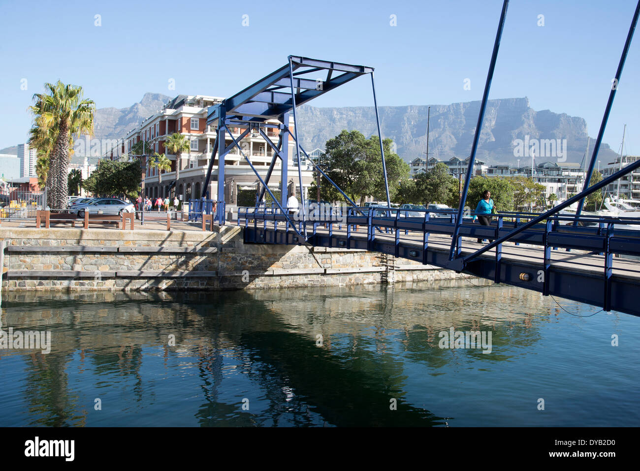 Lifting pedestrian bridge Cape Town Waterfront and Table Mountain South ...