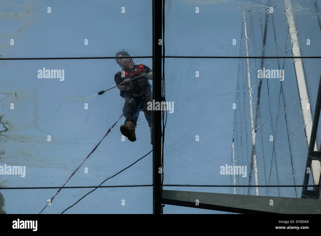 High level cleaning hi-res stock photography and images - Alamy