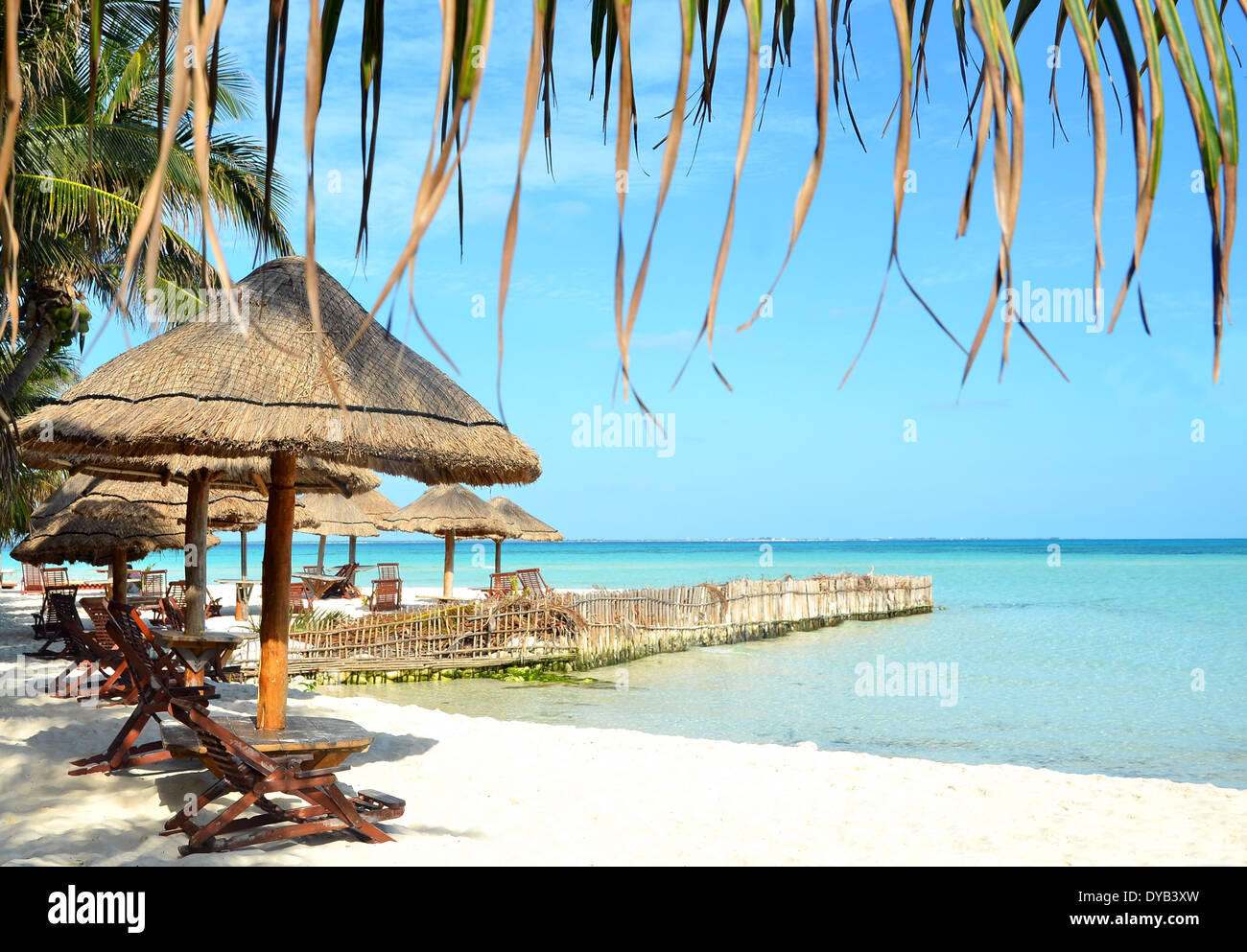 Umbrella shadow beach hi-res stock photography and images - Alamy