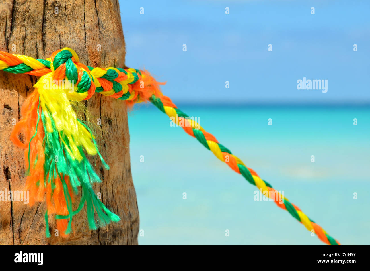 Wood pole with rope hi-res stock photography and images - Alamy