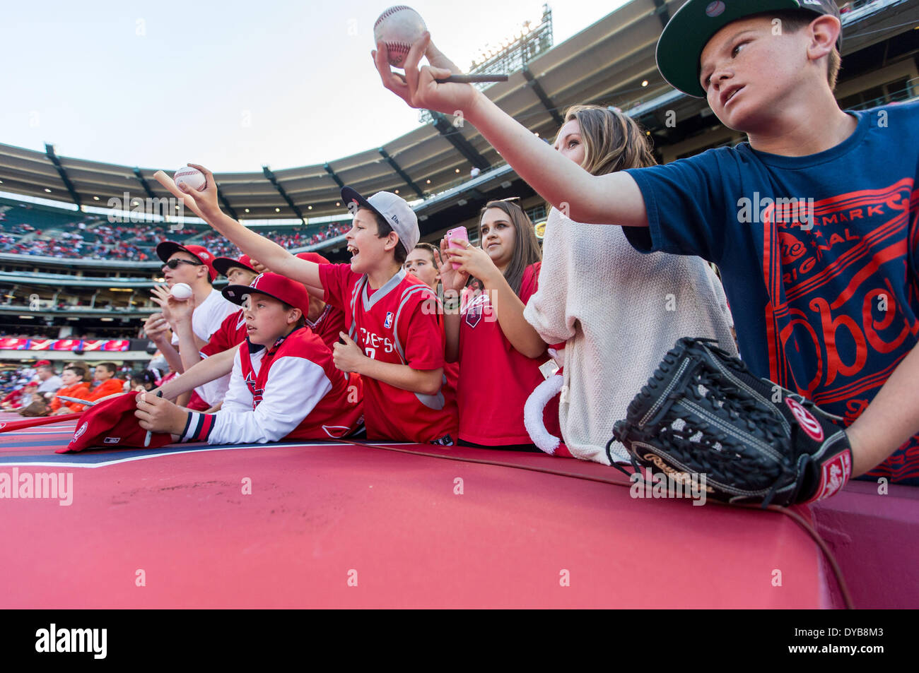 Anaheim angels fans hi-res stock photography and images - Alamy