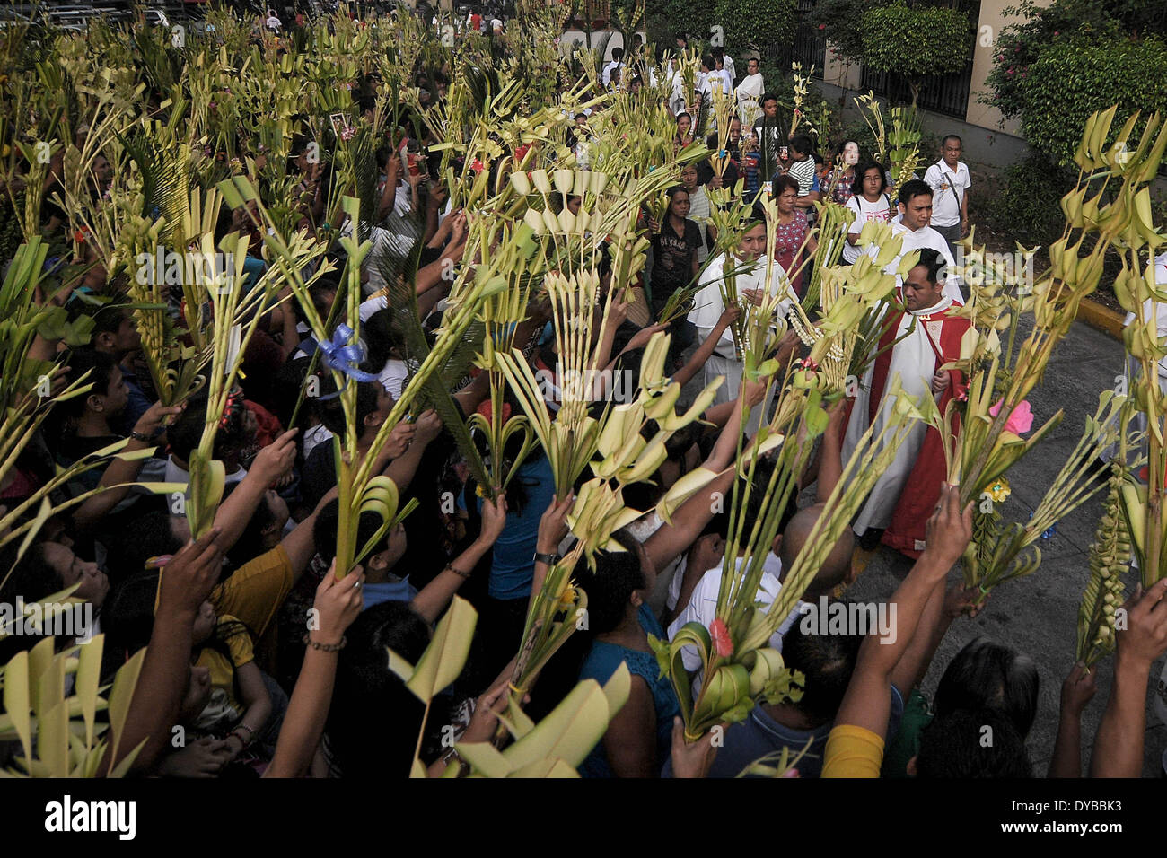 Catholic priest sprinkles holy water hi-res stock photography and ...