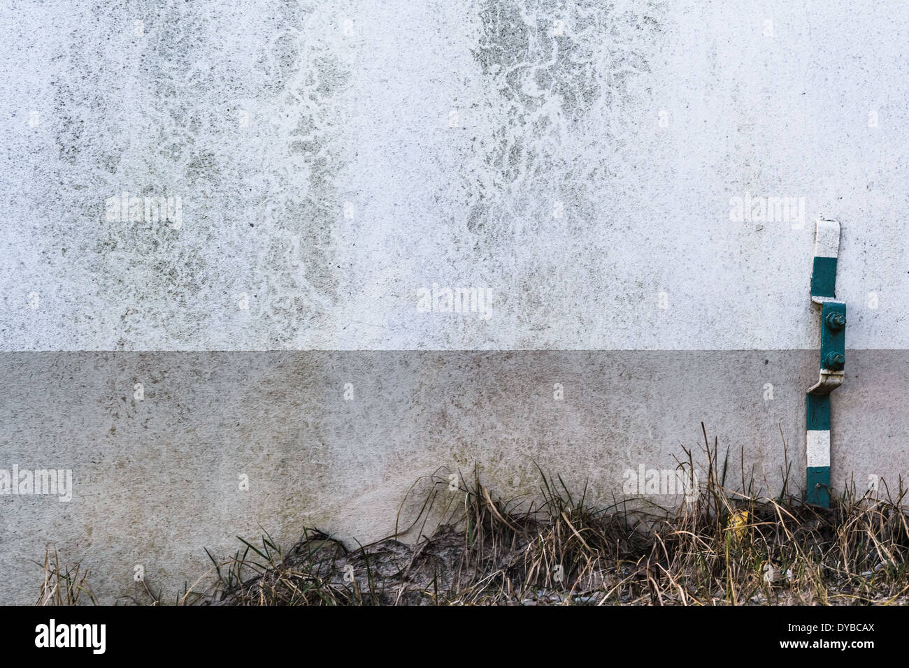Dirty wall block in a city-background Stock Photo - Alamy