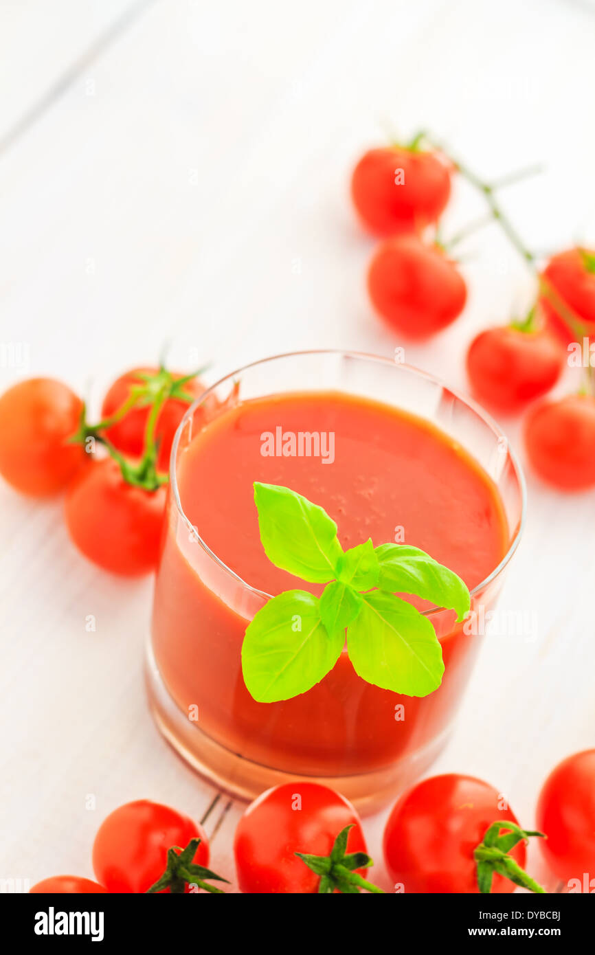 Healthy food. The juice of red cherry tomatoes Stock Photo - Alamy