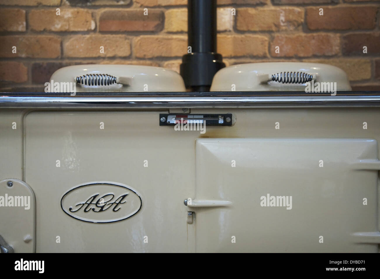 Aga cooker old hi-res stock photography and images - Alamy