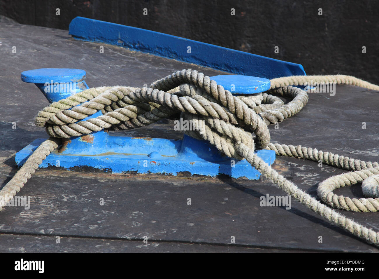 Mooring rope knot hi-res stock photography and images - Alamy