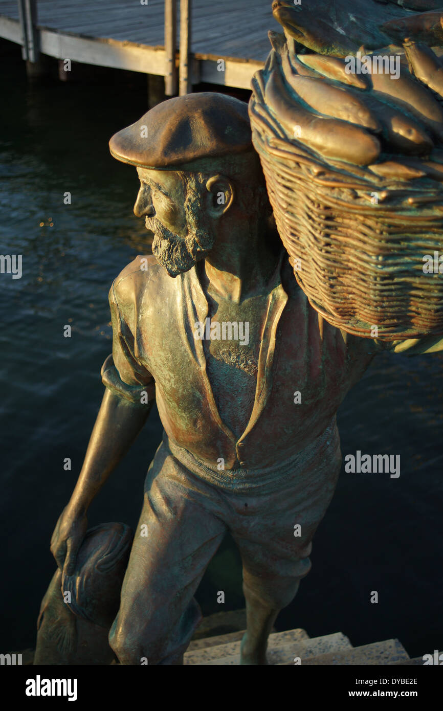 Statue fisherman hi-res stock photography and images - Alamy