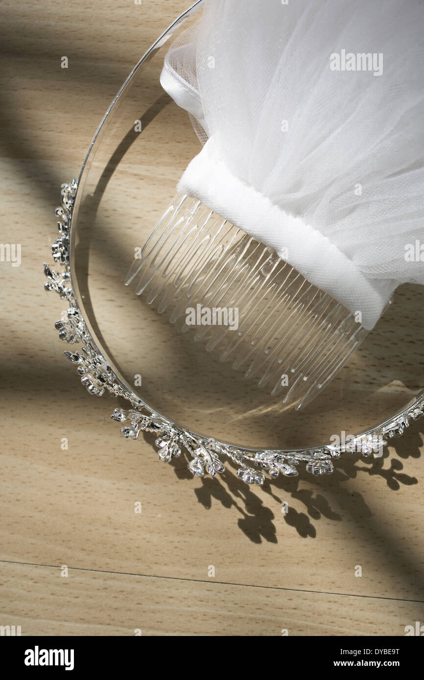 Bridal crown and veil hi-res stock photography and images - Alamy