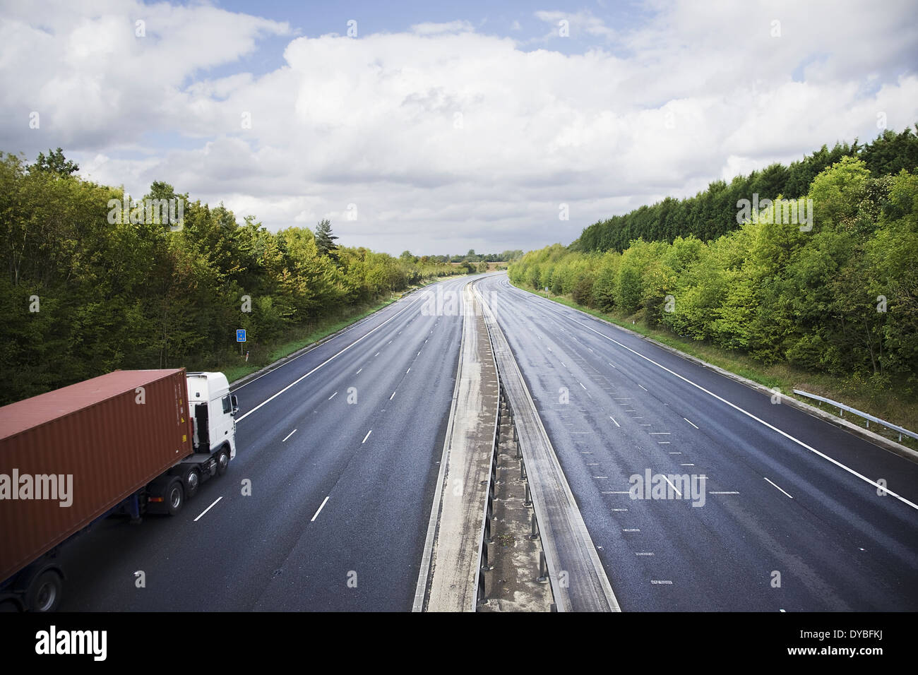 Motorway road markings hi-res stock photography and images - Alamy