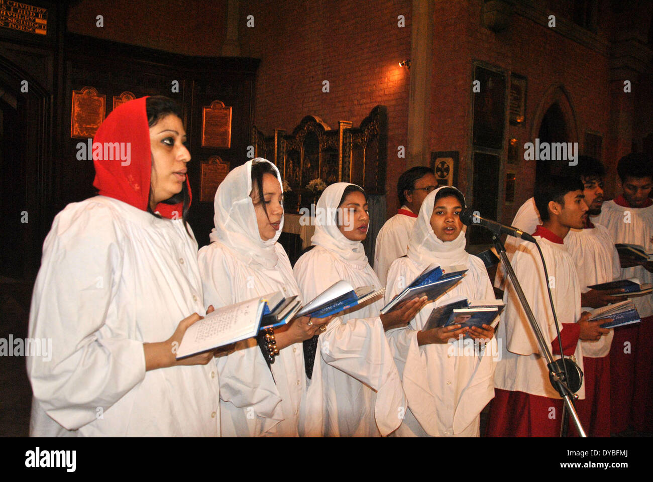 Lahore. 13th Apr, 2014. Pakistani Christians attend a Palm Sunday mass ...