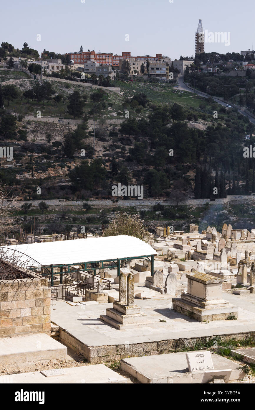 Photo Arab cemetery in the old city of Jerusalem on the Mount of Olives ...