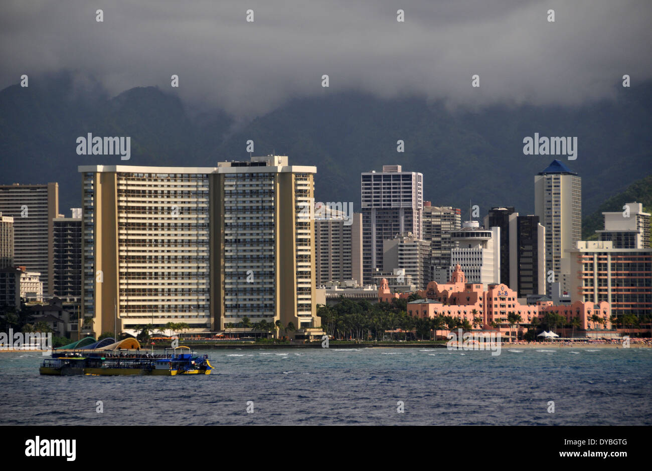 Hotel buildings in waikiki hi-res stock photography and images - Alamy
