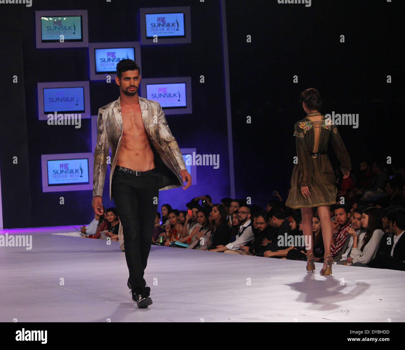 LAHORE, PAKISTAN-APRIL 12 : Pakistani Models present creations by ...