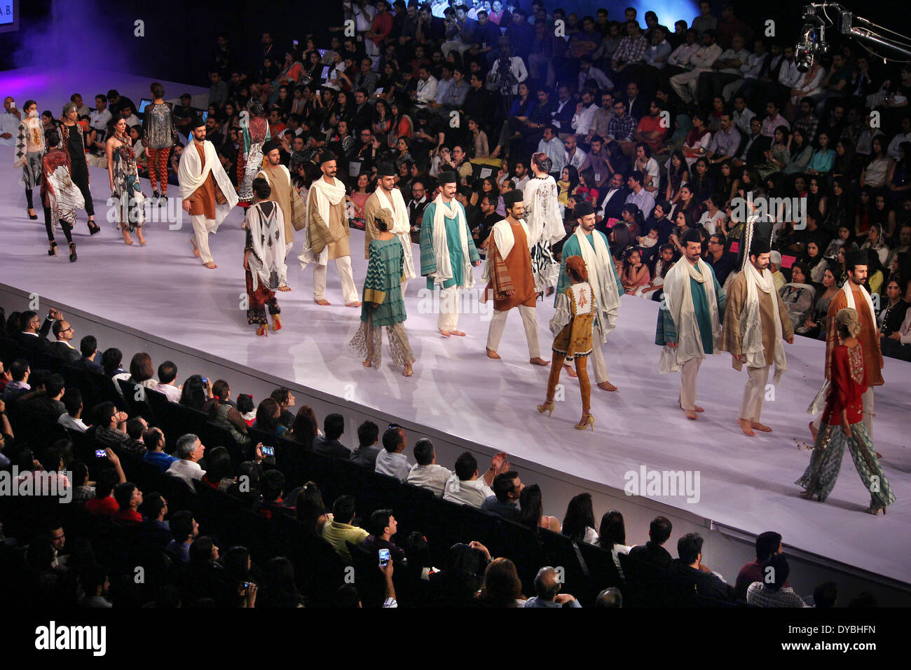 LAHORE, PAKISTAN-APRIL 12 : Pakistani Models present creations by ...