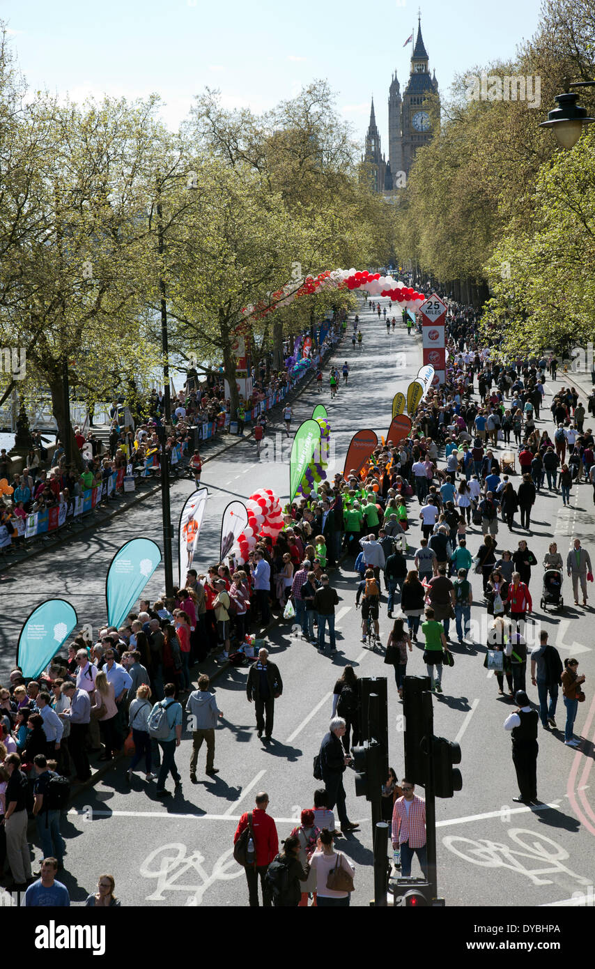 Big ben london marathon crowds hi-res stock photography and images - Alamy