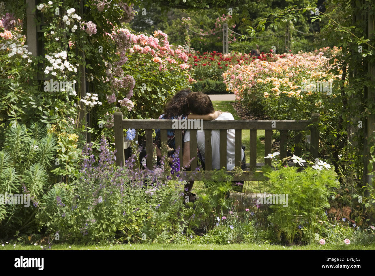 Happiness young couple love hi-res stock photography and images - Alamy