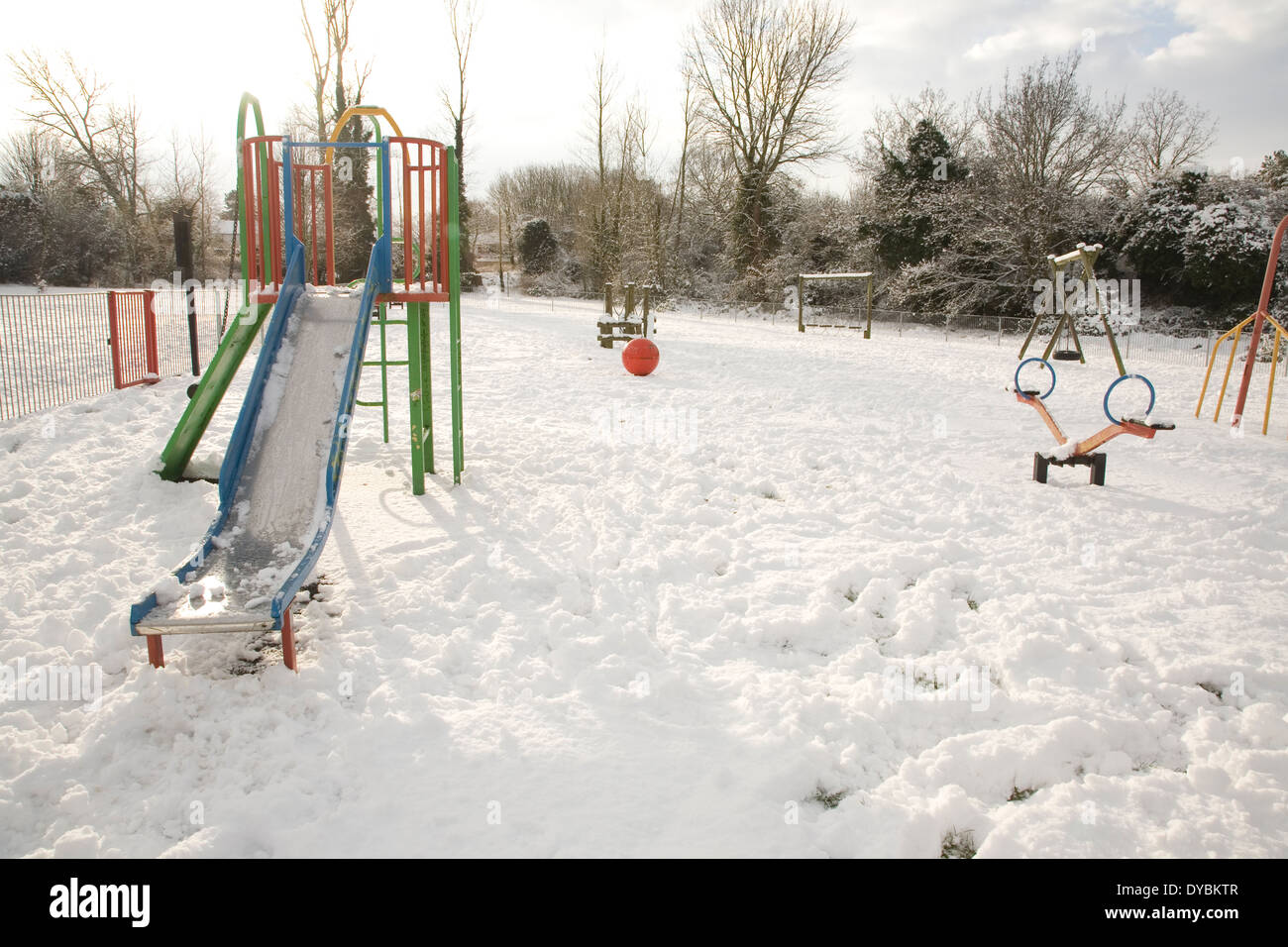 winter snow scene in The south of England showing a Empty snow covered ...