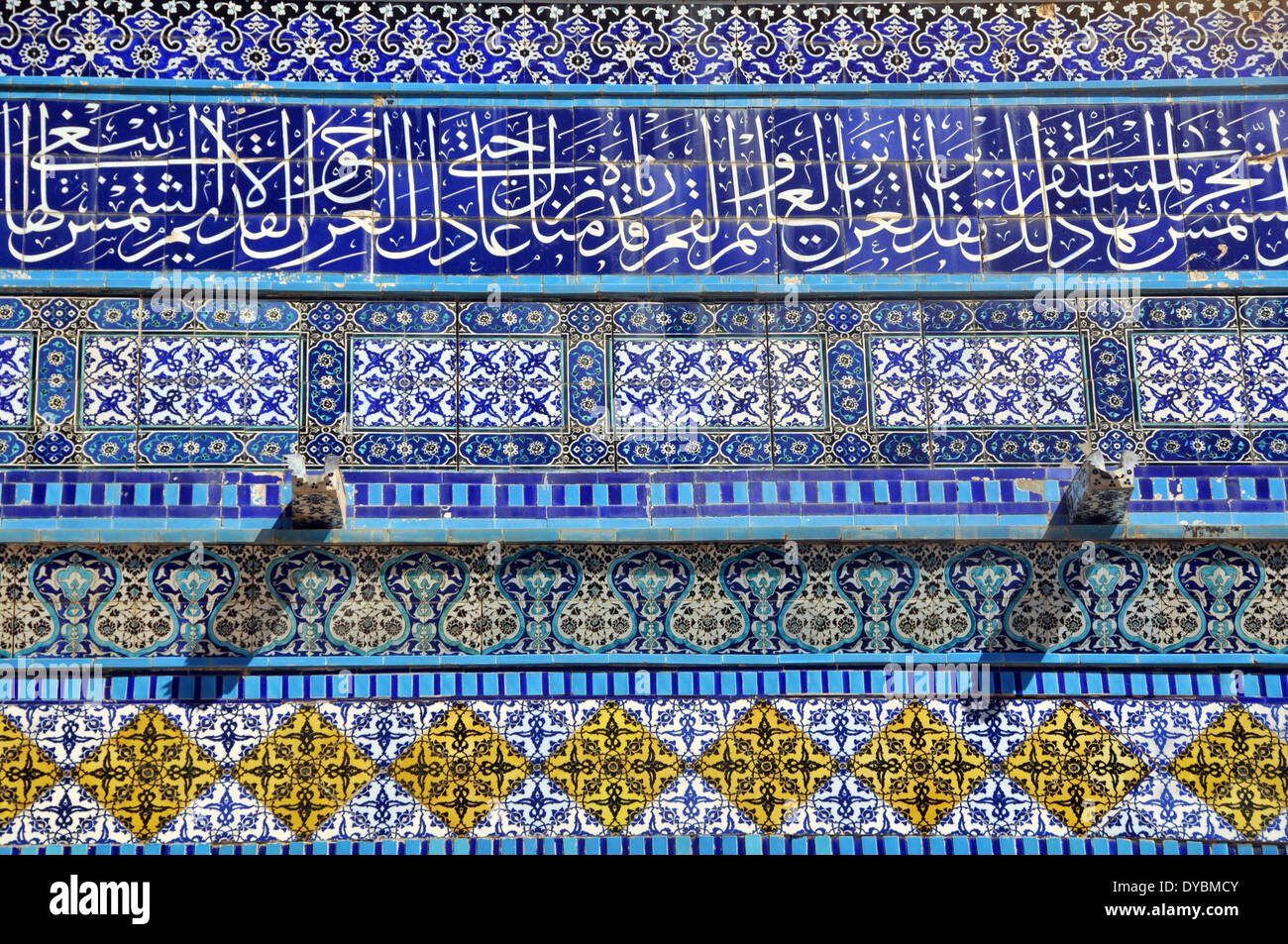 Blue mosque tiles hi-res stock photography and images - Alamy