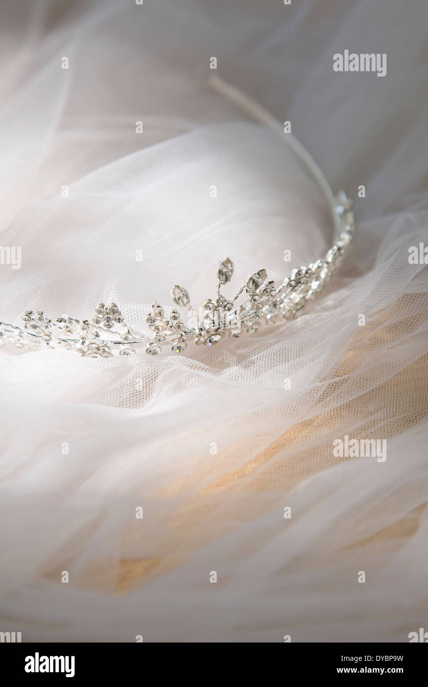Bridal crown veil hi-res stock photography and images - Alamy