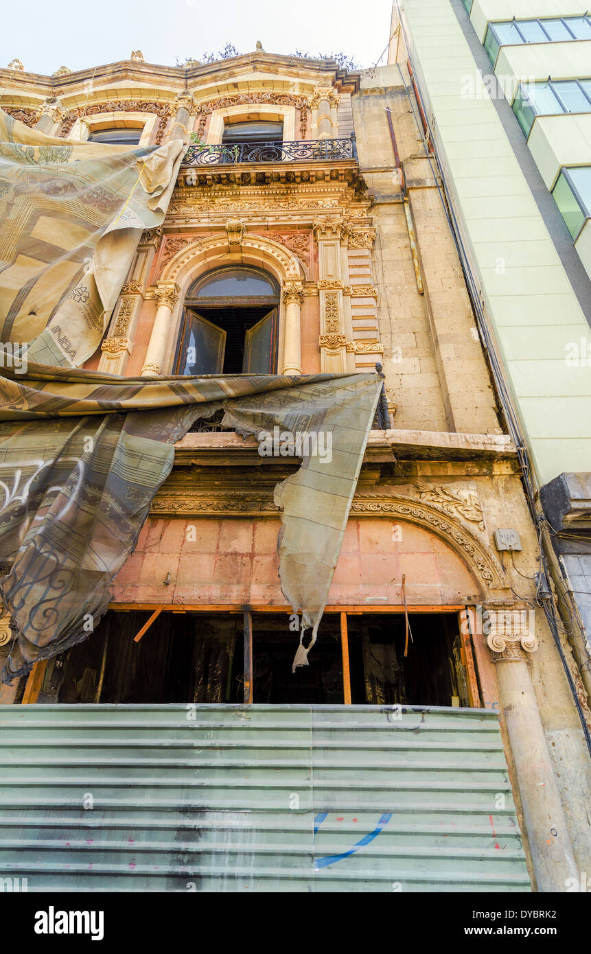 Df restoration building old damaged hi-res stock photography and images ...