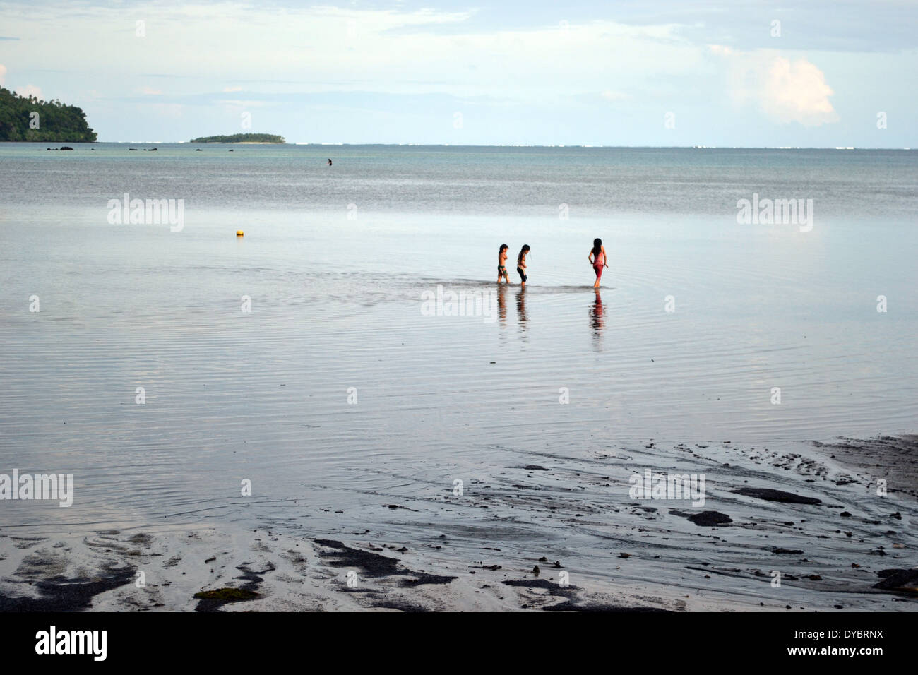 Children play in lagoon hi-res stock photography and images - Alamy