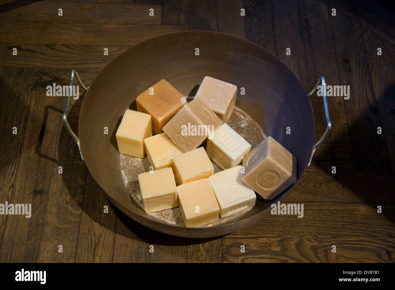 Copper basin hi-res stock photography and images - Alamy