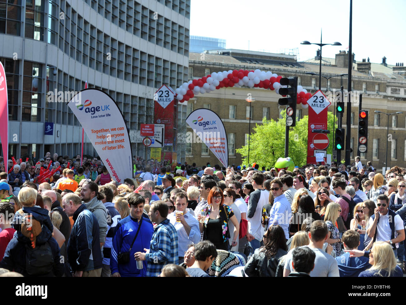 London Marathon Crowd Bridge High Resolution Stock Photography and ...