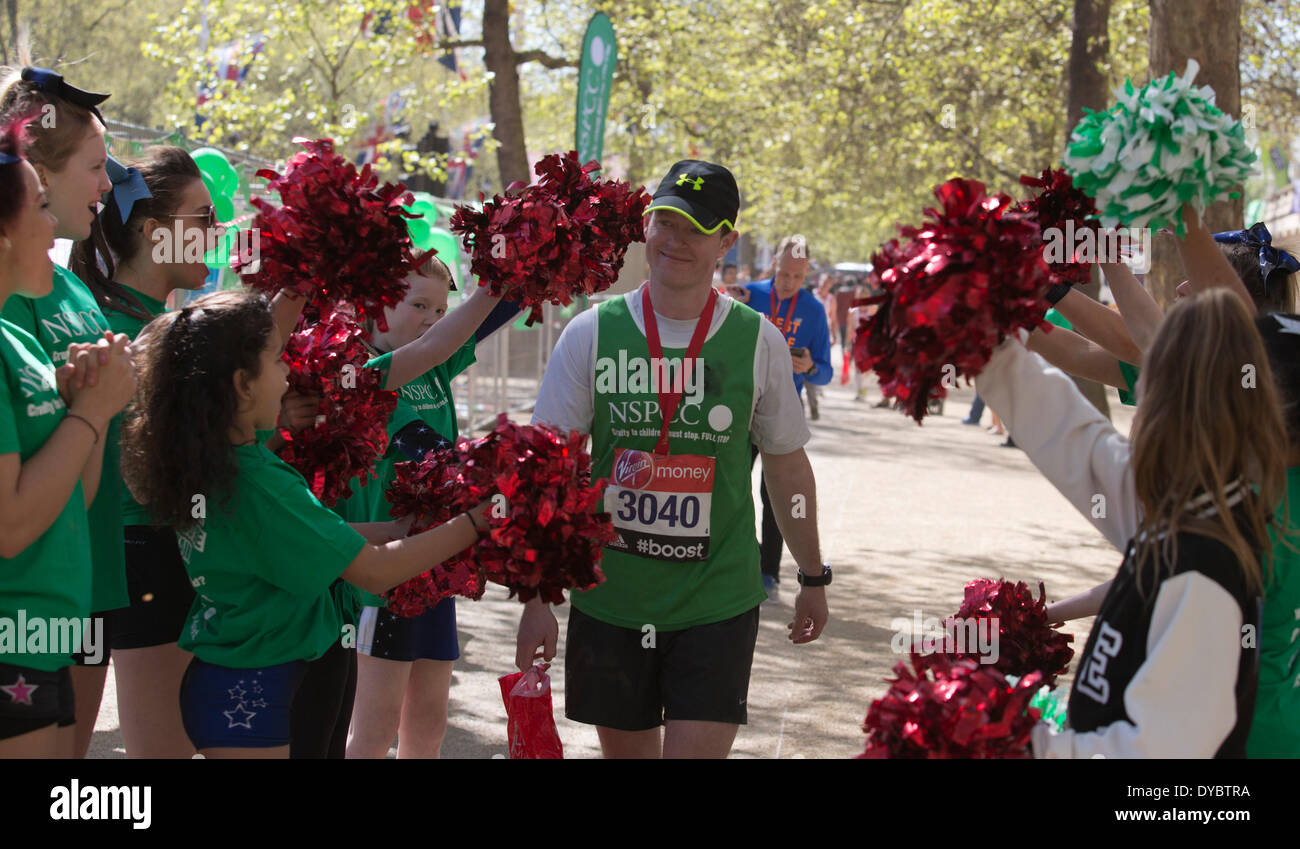 Nspcc charity runner london marathon hi-res stock photography and ...