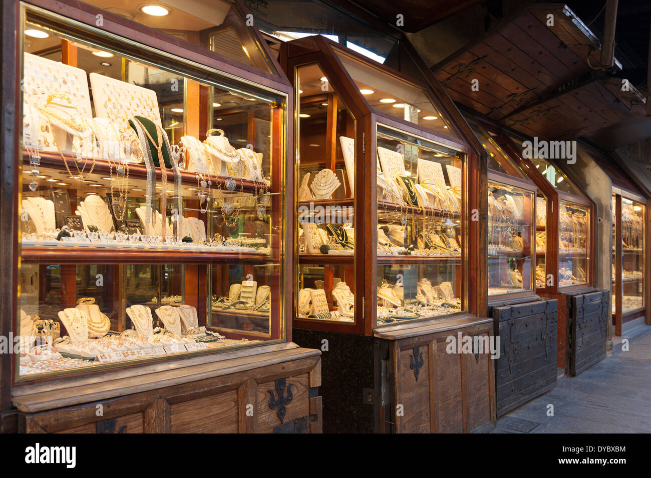Ponte vecchio market hi-res stock photography and images - Alamy