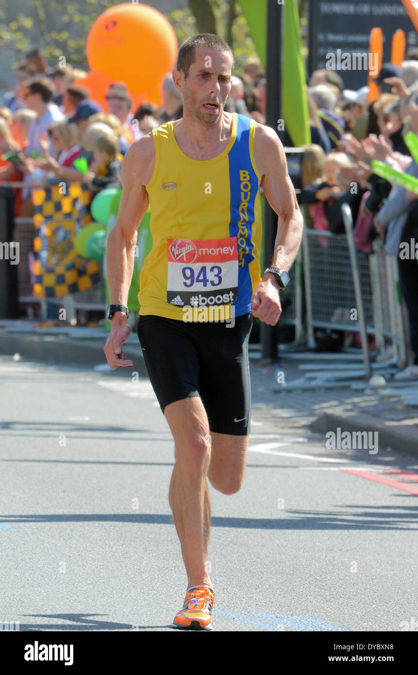 London marathon 2007 hi-res stock photography and images - Alamy