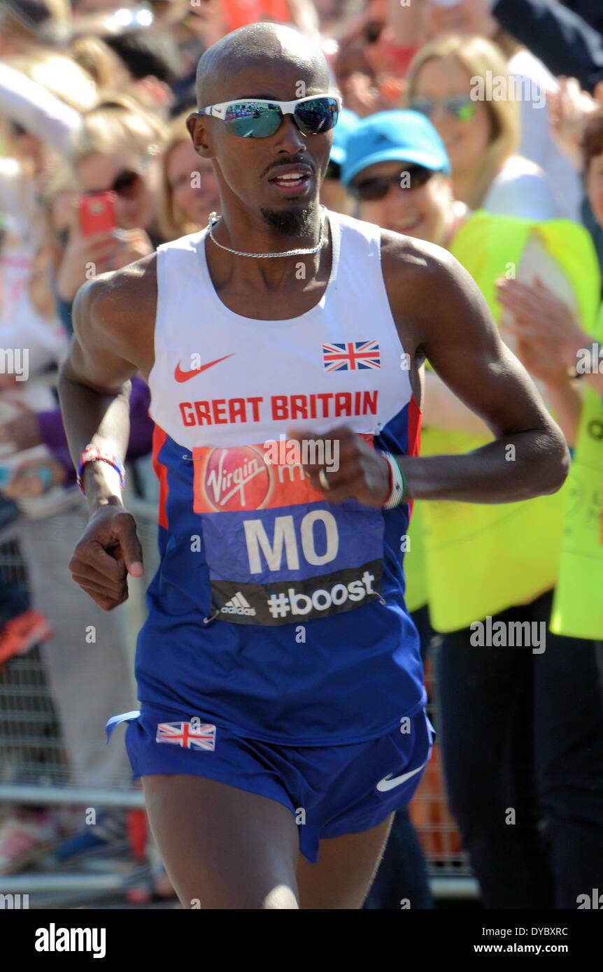 Mo Farah running in the London Marathon in a GB vest Stock Photo - Alamy