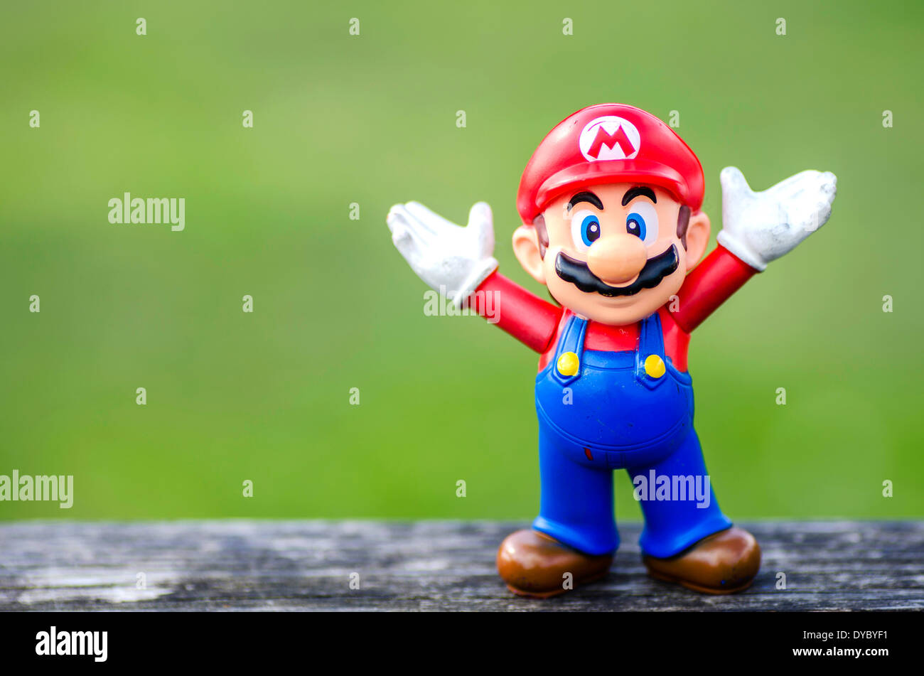 Super mario hi-res stock photography and images - Alamy