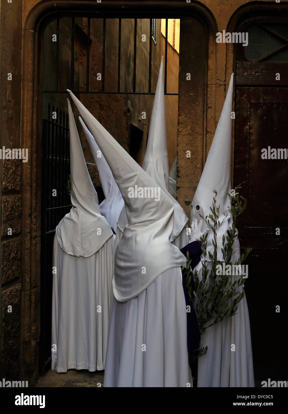Penitents wait holy week procession hi-res stock photography and images ...