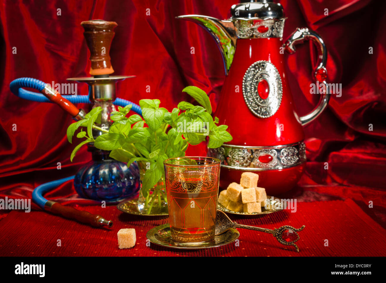 Refreshing mint tea in traditional Arab countries Stock Photo - Alamy