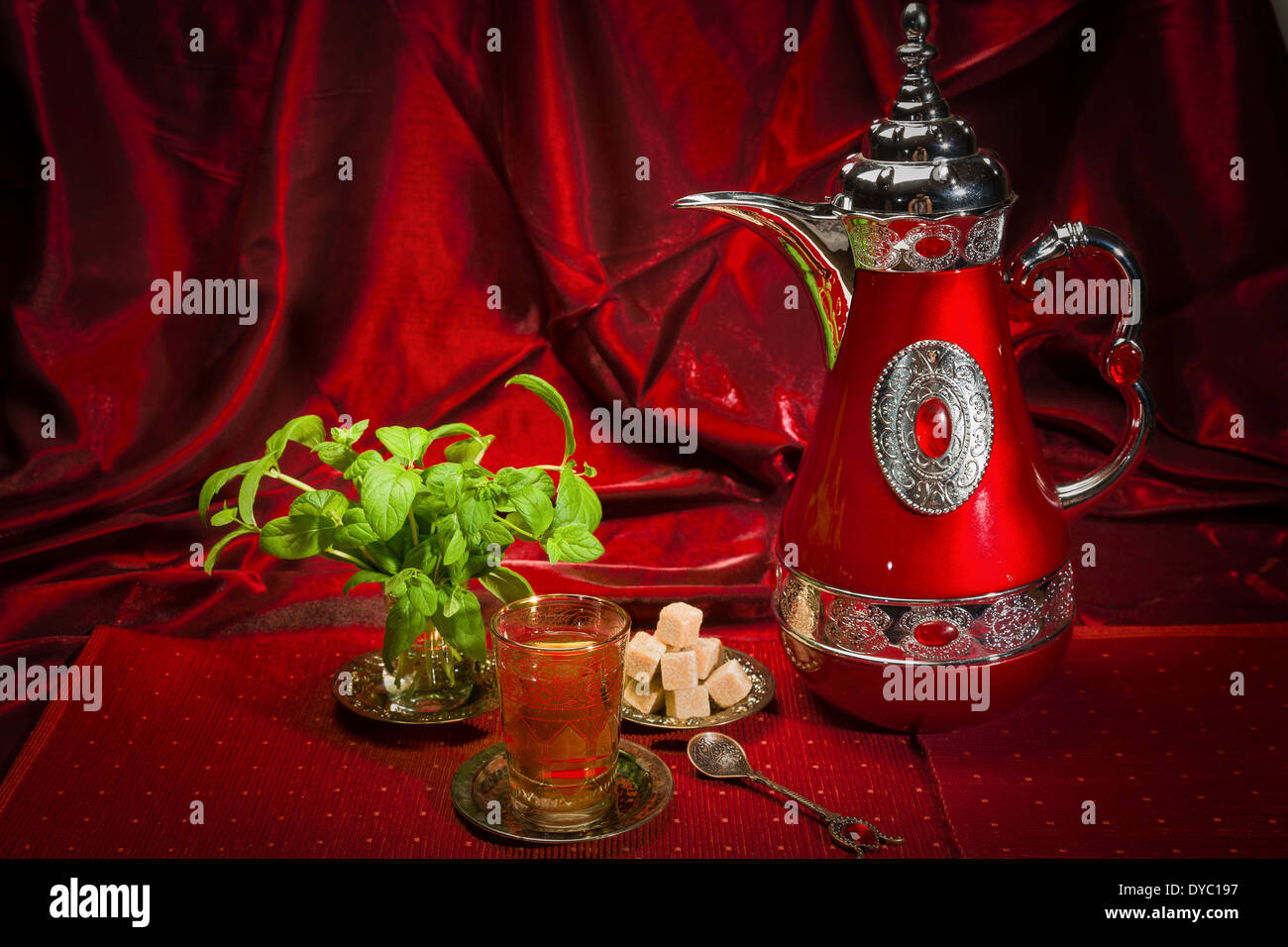 Refreshing mint tea in traditional Arab countries Stock Photo - Alamy