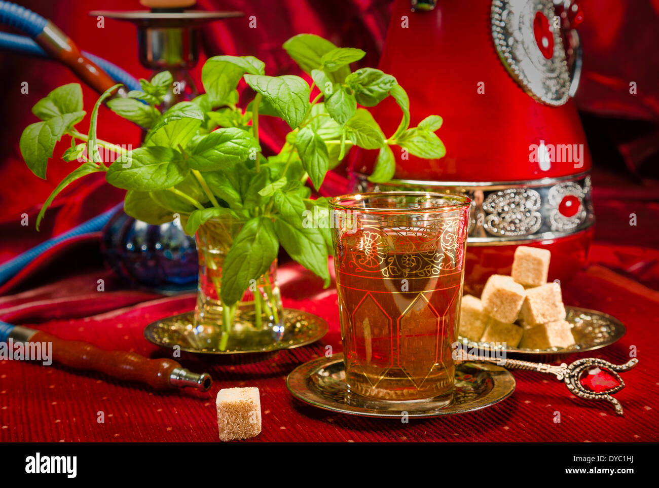 Refreshing mint tea in traditional Arab countries Stock Photo - Alamy