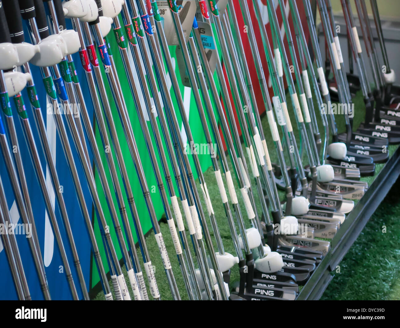 Shopping for golf clubs hi-res stock photography and images - Alamy