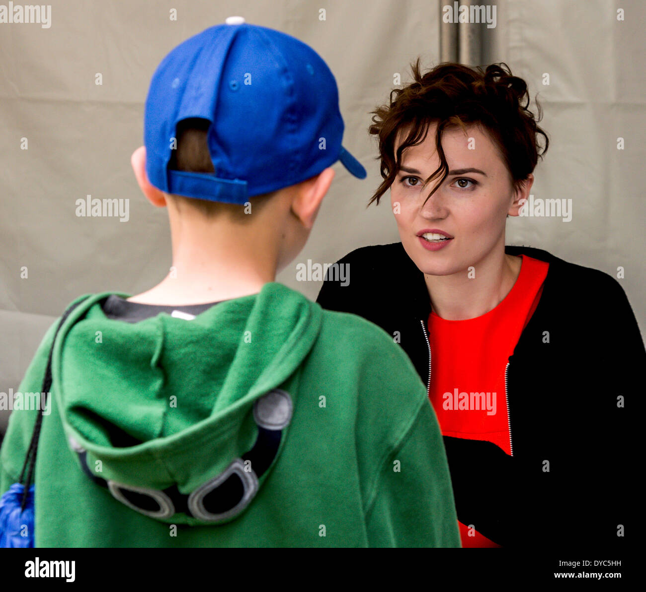 Veronica roth the divergent series hi-res stock photography and images ...