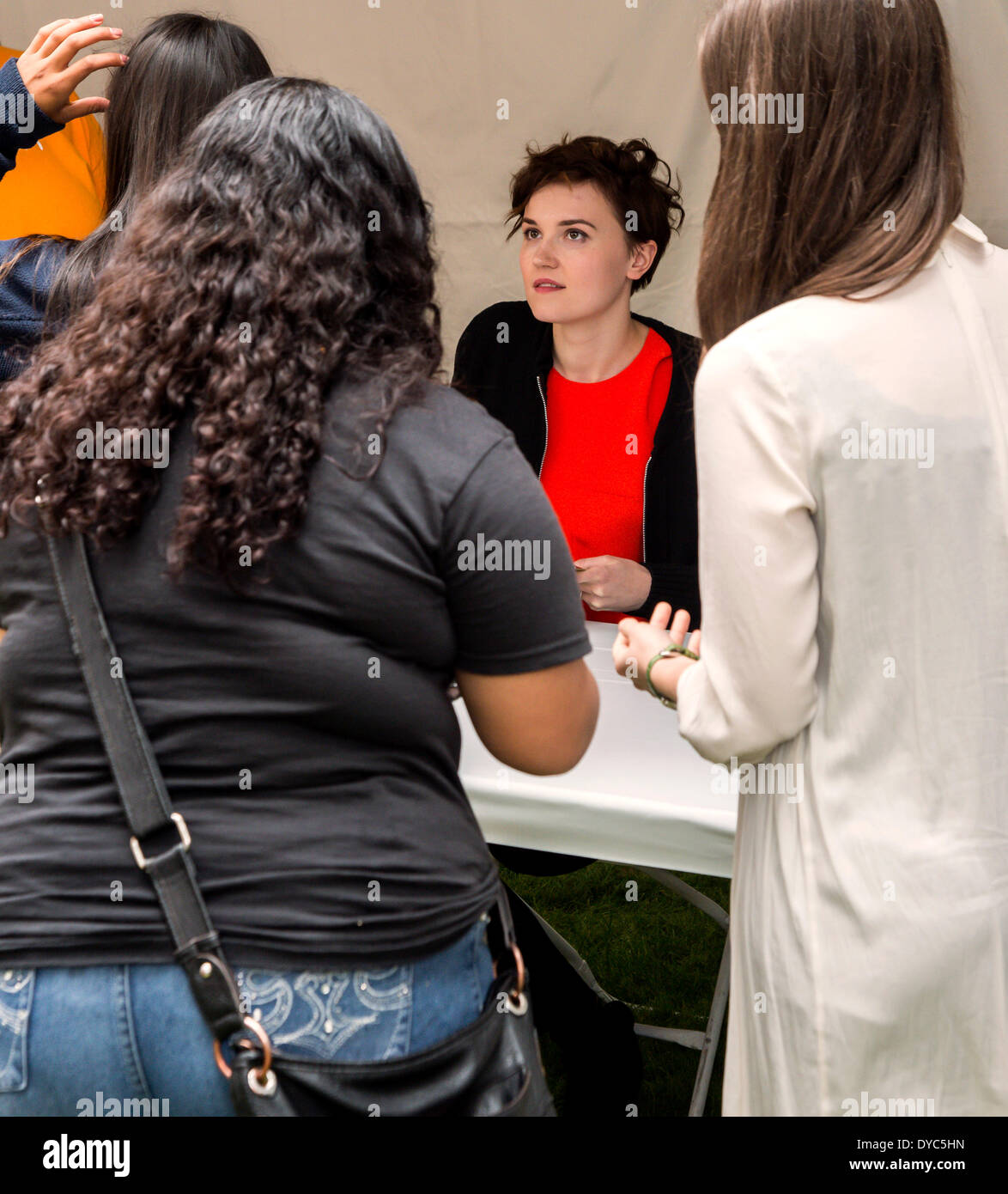 Veronica roth the divergent series hi-res stock photography and images ...