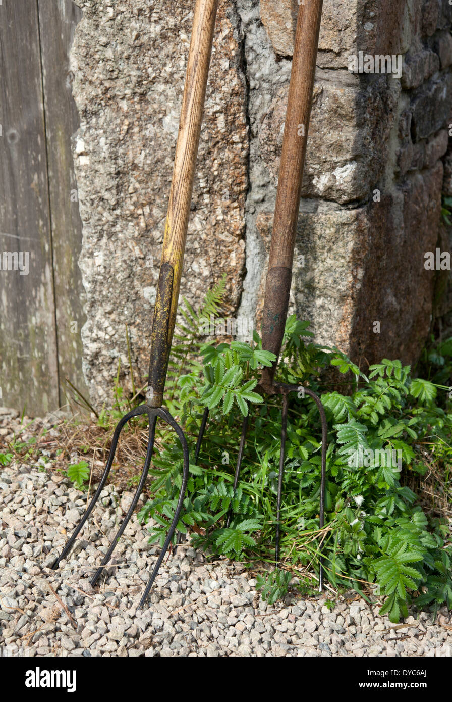 Pitch forks hi-res stock photography and images - Alamy